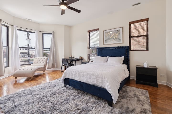 Apartment Near Downtown & Uchicago - Chicago, IL