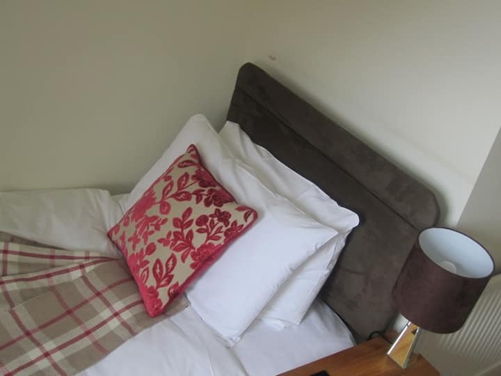 Single Room-standard-ensuite-room 11 - Barnstaple