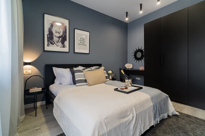 Chic Black & White 2br Retreat On Dambovitei - Bukarest