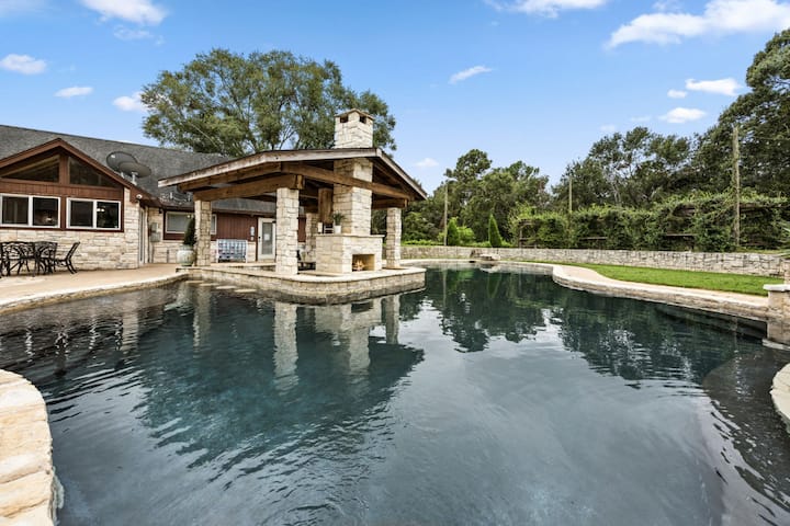 Tomball 3-acre Event Venue - Pool, Pond, Hottub - Tomball, TX