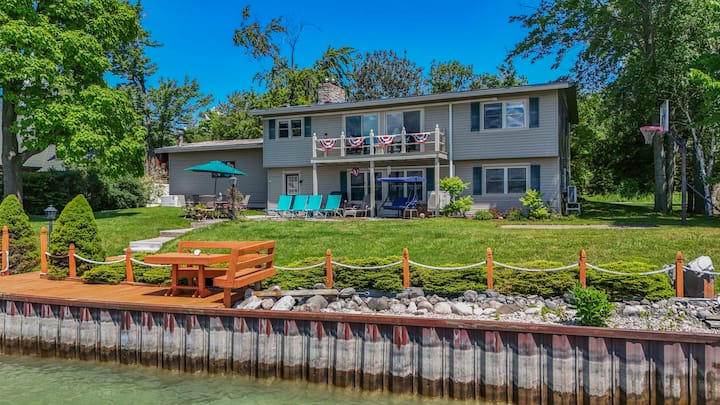 Boyne City Lake Charlevoix Retreat - Boyne City, MI