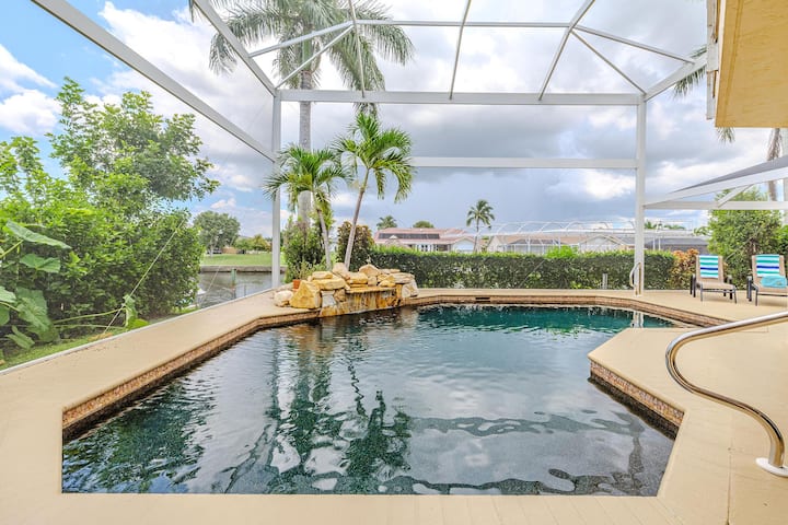 Elegant 5-br Escape W/ Waterfront View & Pvt Pool - Cape Coral, FL