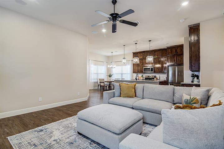 Farmhouse Fresh: Your Home Sweet Home Away - Burleson, TX