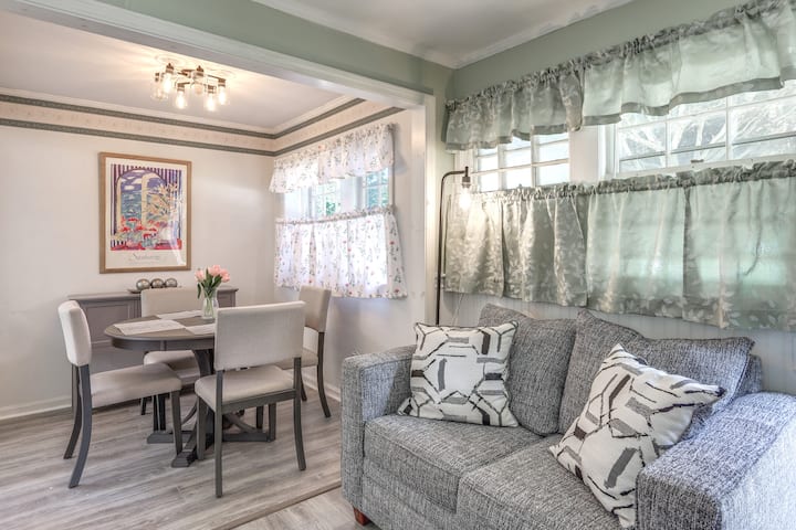 < 2 Mi To Beach: Cozy Cottage W/ Patio On Cape Cod - Barnstable, MA