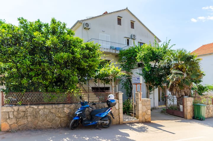 Appartement Near Bridge (113101-a1) - Jelsa