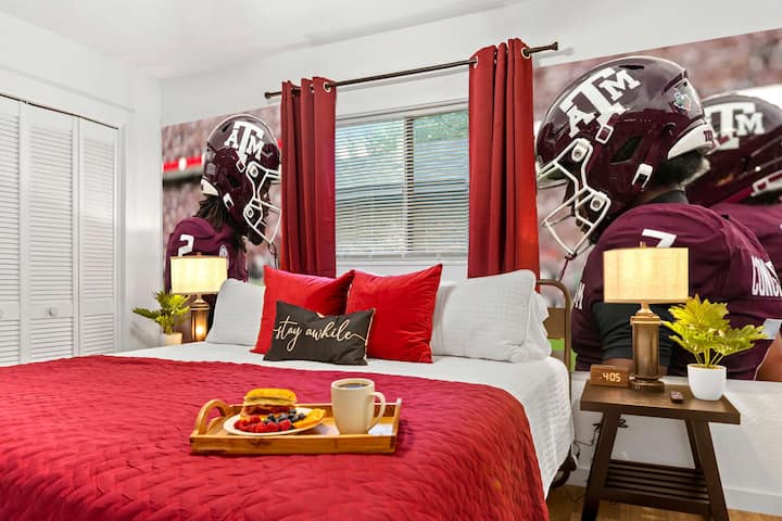 Aggieland Retreat | Fully Stocked | King Beds - College Station, TX