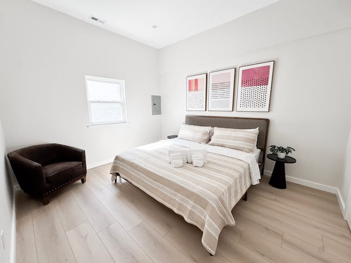 Stylish 2024 Shoreline Apartment - Virginia
