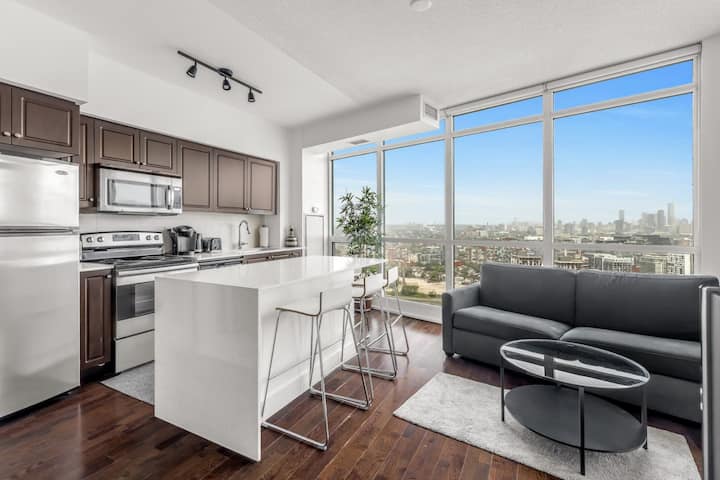 2 Br With Amazing City Views & Free Parking - Torontó