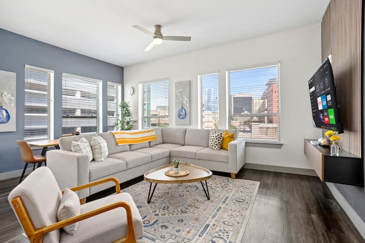 Luxe Flat W/ Pool & Free Parking•walk To Riverwalk - San Antonio, TX