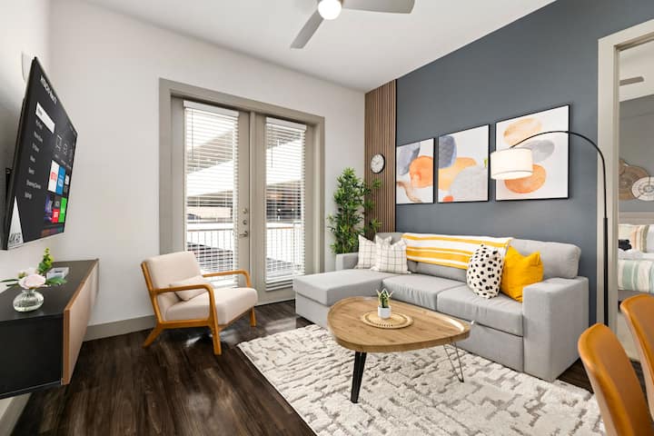 Luxe Flat W/ Pool & Free Parking•walk To Riverwalk - San Antonio, TX
