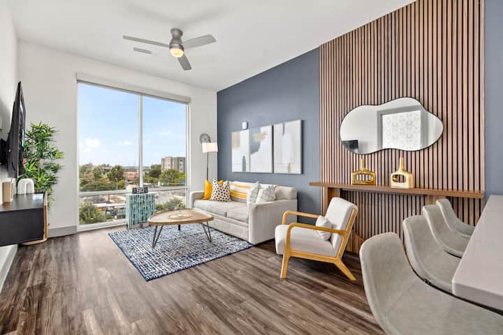 Luxe Flat W/ Pool & Free Parking•walk To Riverwalk - 샌안토니오