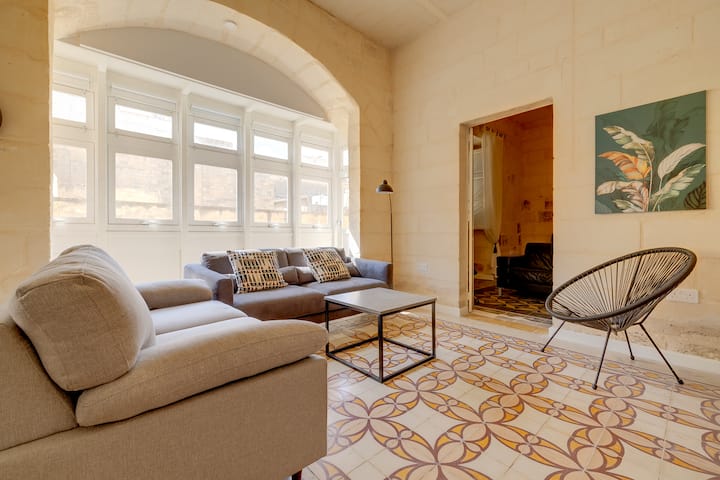 Exclusive Valletta Apartment With Historic Charm - Valletta