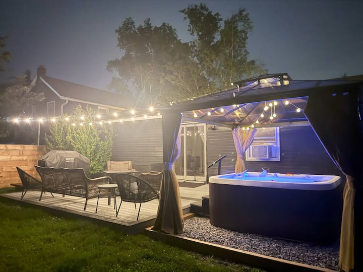 Stylish Hudson Retreat | Pet-friendly W/ Hot Tub - Oakdale Lake, Hudson