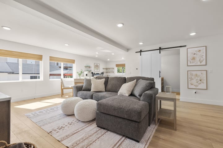 20ft From Hospital-hospital Haven W/ A Sunroom - Montana