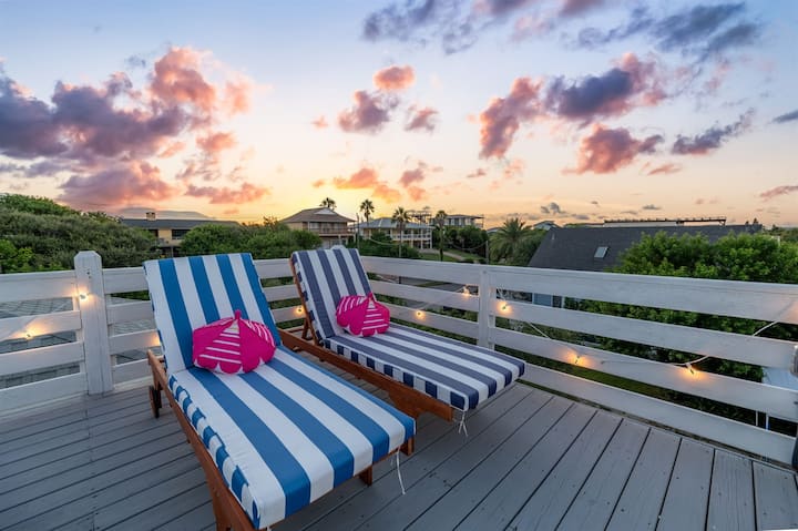 St Aug. | Rooftop Views & 5 Min Walk To Beach - St. 오거스틴 비치