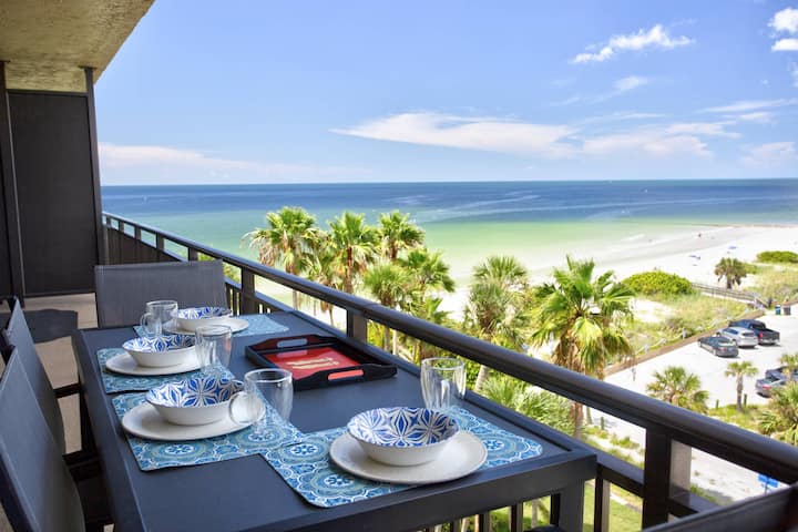 Island Living. Beachfront. Pool. Tennis. Private. - Treasure Island, FL