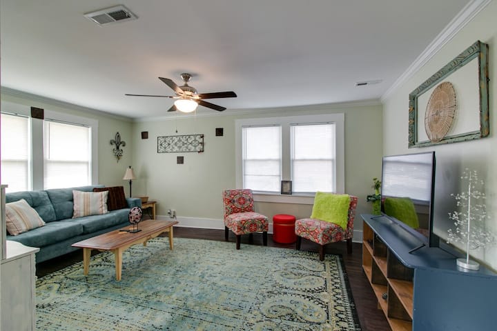 Clarksville Cottage On Crossland - Clarksville, TN