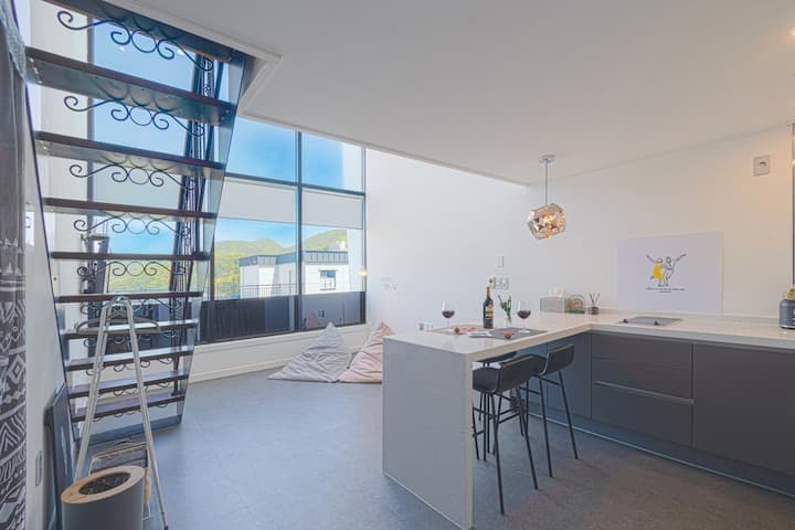 모던한 인테리어의 깔끔한 객실 103호 개별노천탕,개별바베큐,독채,복층 - 광도면