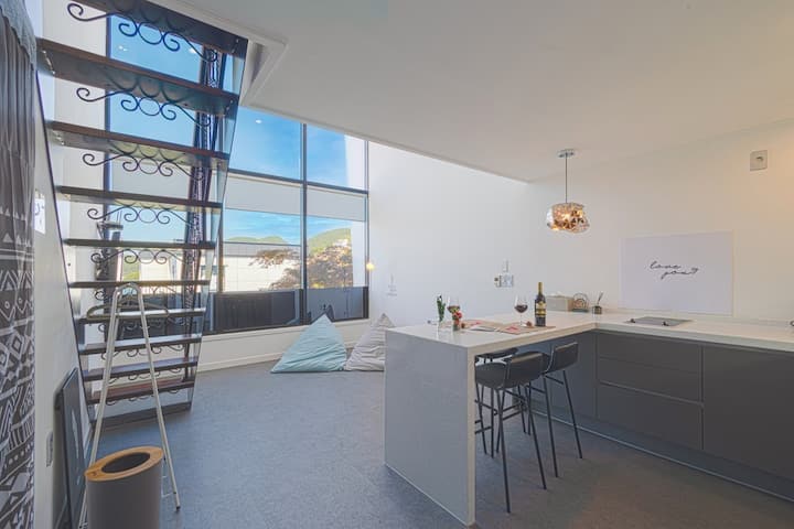 모던한 인테리어의 깔끔한 객실 104호 개별노천탕개별바베큐독채복층 - 무전동