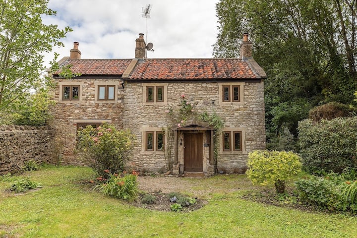 Beautiful Cottage Nr Mendip Hills, Private Parking - Shepton Mallet