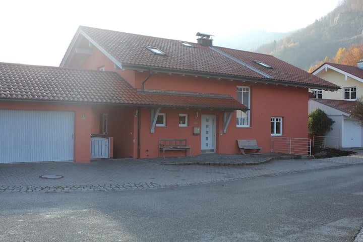 Ferienwohnung Hilpert, Bis 4 Personen, 60 M² - Neubeuern
