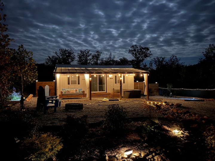 King Bed, Romantic Farm Cottage, Hot Tub, Fire Pit - South Carolina