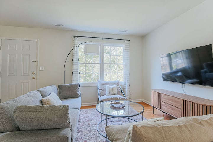 Westerly Haven A: Walk To Scott Stadium! - Charlottesville, VA