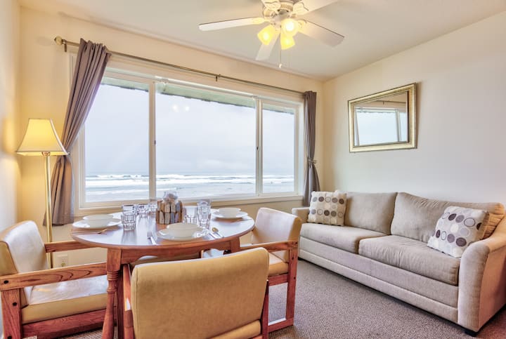 Prime Beach Access, Sparkling Pool & More! - Lincoln City, OR