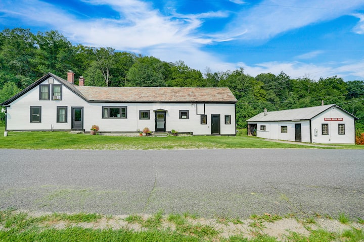 Hawley Home W/ Deck & Mtn Views: Swim, Ski & More! - Mohawk Trail State Forest, Charlemont