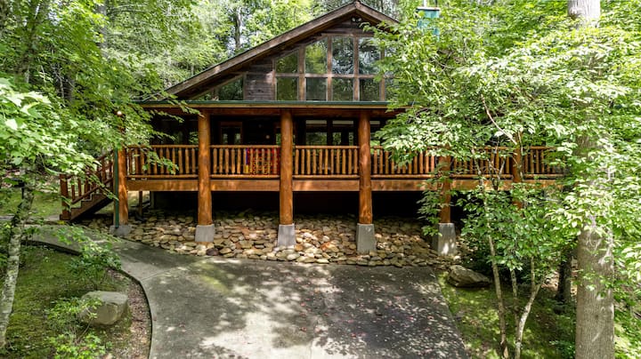 Gatlinburg Escape | Luxury Cabin W/hot Tub & Views - Gatlinburg, TN