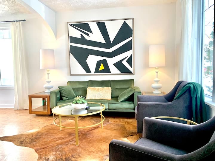 University | 2-br Main Floor Suite –Walk To Campus - サスカトゥーン