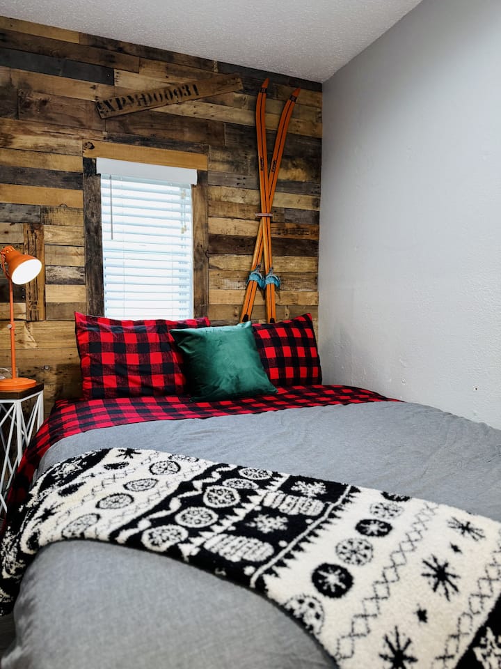 Ski Box-après-ski Holiday Pop-up, Fire Pit - Sunrise Beach, MO