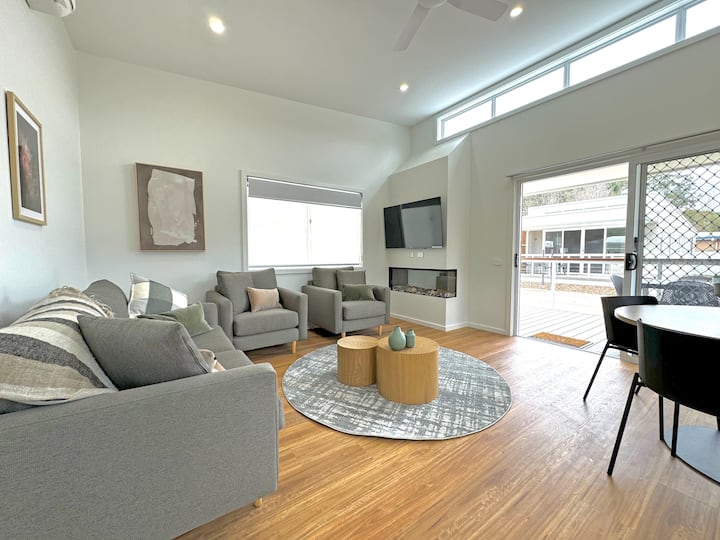 Accessible Luxury Villa (2br) - Bright