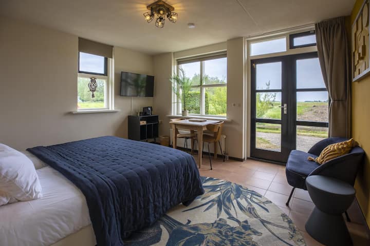 Corner Room Downstairs, Pet Free - De Koog