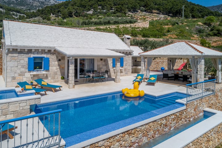 Villa Blue Sky - Three Bedroom Villa With Pool - Bol