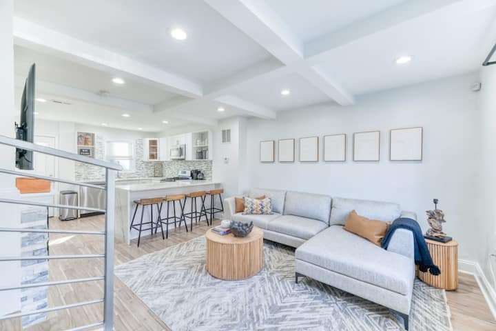 Orange Door Abode - National Harbor, MD