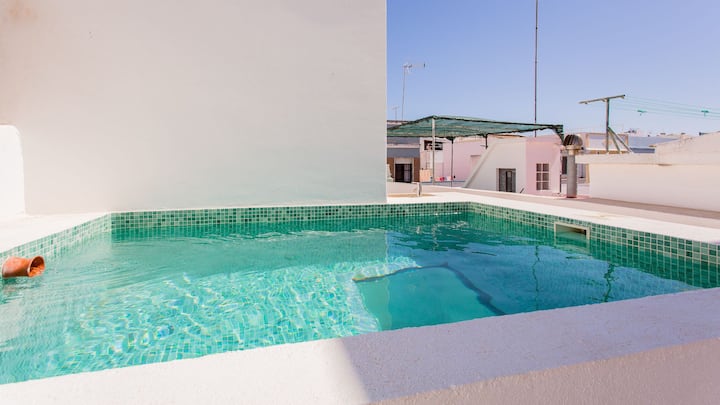 Stunning House With Rooftop And Pool By Lovelystay - Fuseta