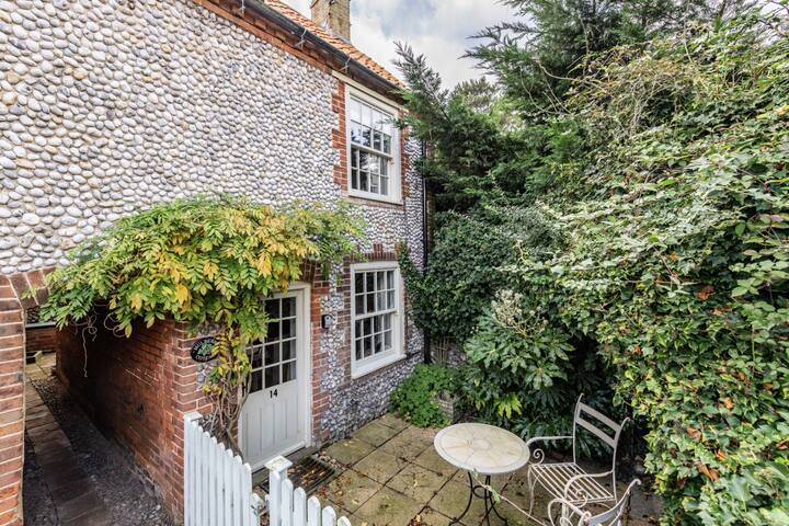 A Charming Holiday Cottage In Blakeney. - Blakeney