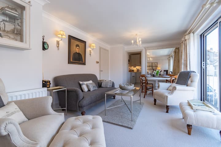 Water’s Edge, Coastal Apartment With Views - Blakeney