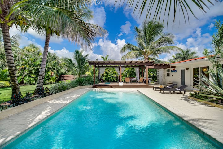 Private Oasis W/ Pool: Walk To Melbourne Beach! - Melbourne Beach, FL