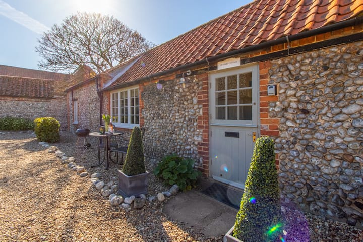 Granary Cottage, A Comfortable Cottage In Blakeney - 홀트