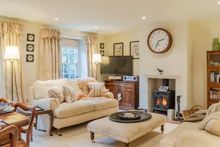 Gillie Cottage, A Charming Norfolk Cottage - Blakeney