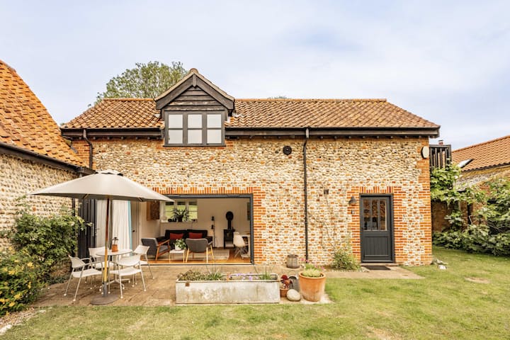 Johnnies Barn, A Beautiful Barn In Cley - Blakeney
