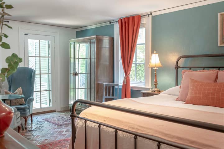 High Street Inn Altamont Room - Charlottesville, VA