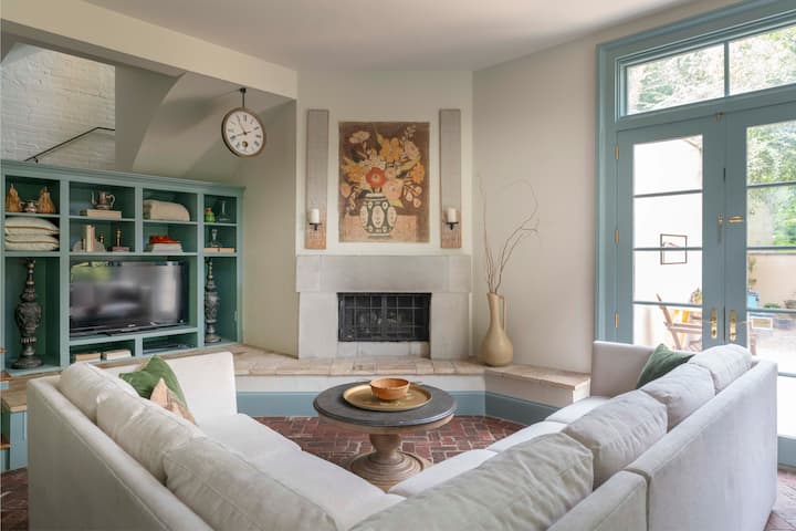 Cozy Room In Historic Villa, Heart Of Cville - Charlottesville, VA