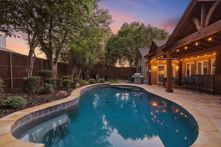 5bd,2ba W Backyard Oasis, Pool, Jacuzzi, Firepit - Corinth, TX