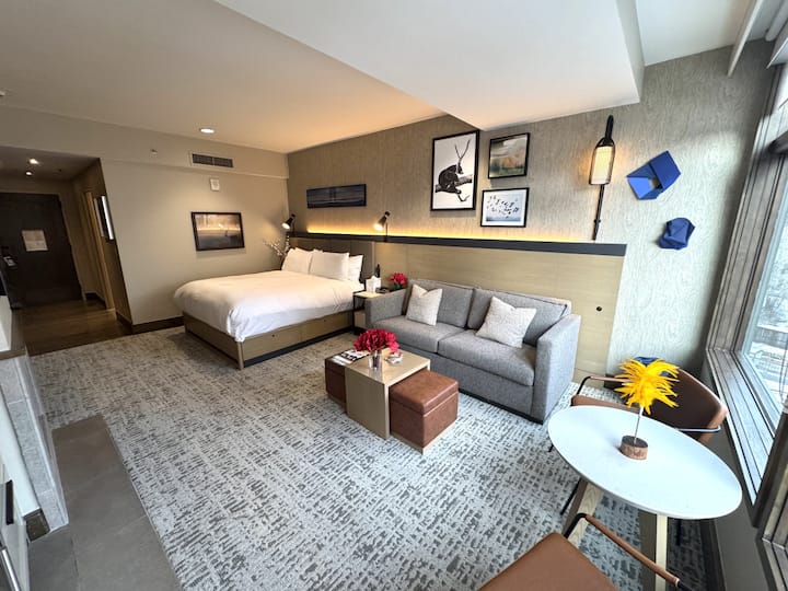 Riverfront Resort: Pool, Spa, Athletic Center - Avon, CO