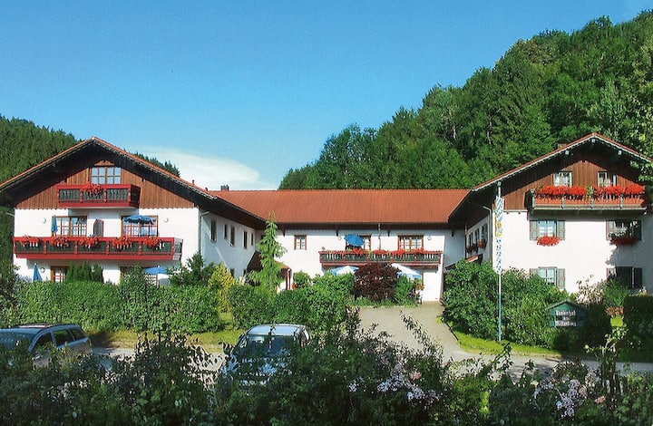 Ferienwohnung (80qm) (Ferienhof Am Mitterberg) - Pfarrkirchen