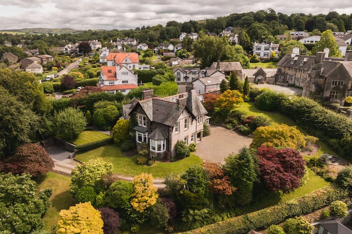 Beaumont, Lakeland House, Sleeps 10 - Windermere