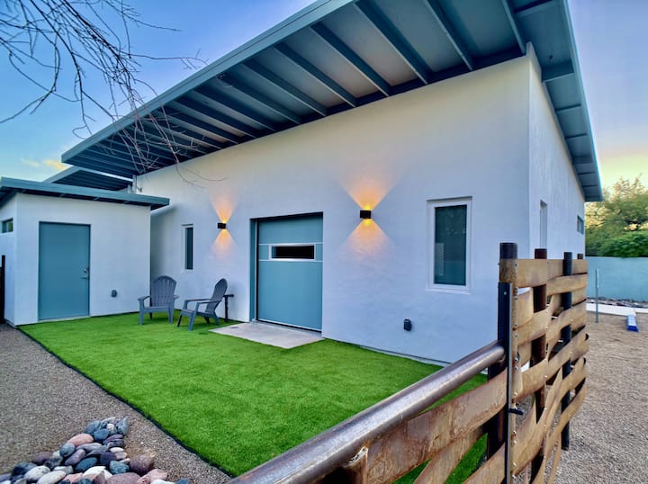 Modern Elegant Desert Living Mid Town Solmod #4 - Tucson, AZ